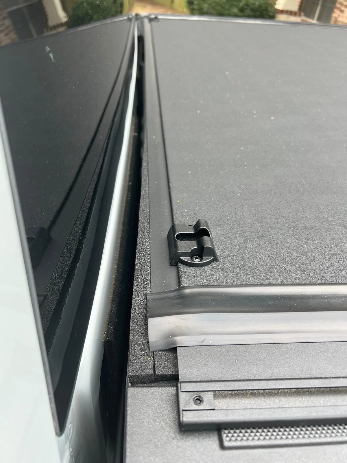 How to install the RealTruck BAK Revolver XT4s (tonneau with t-slot ...