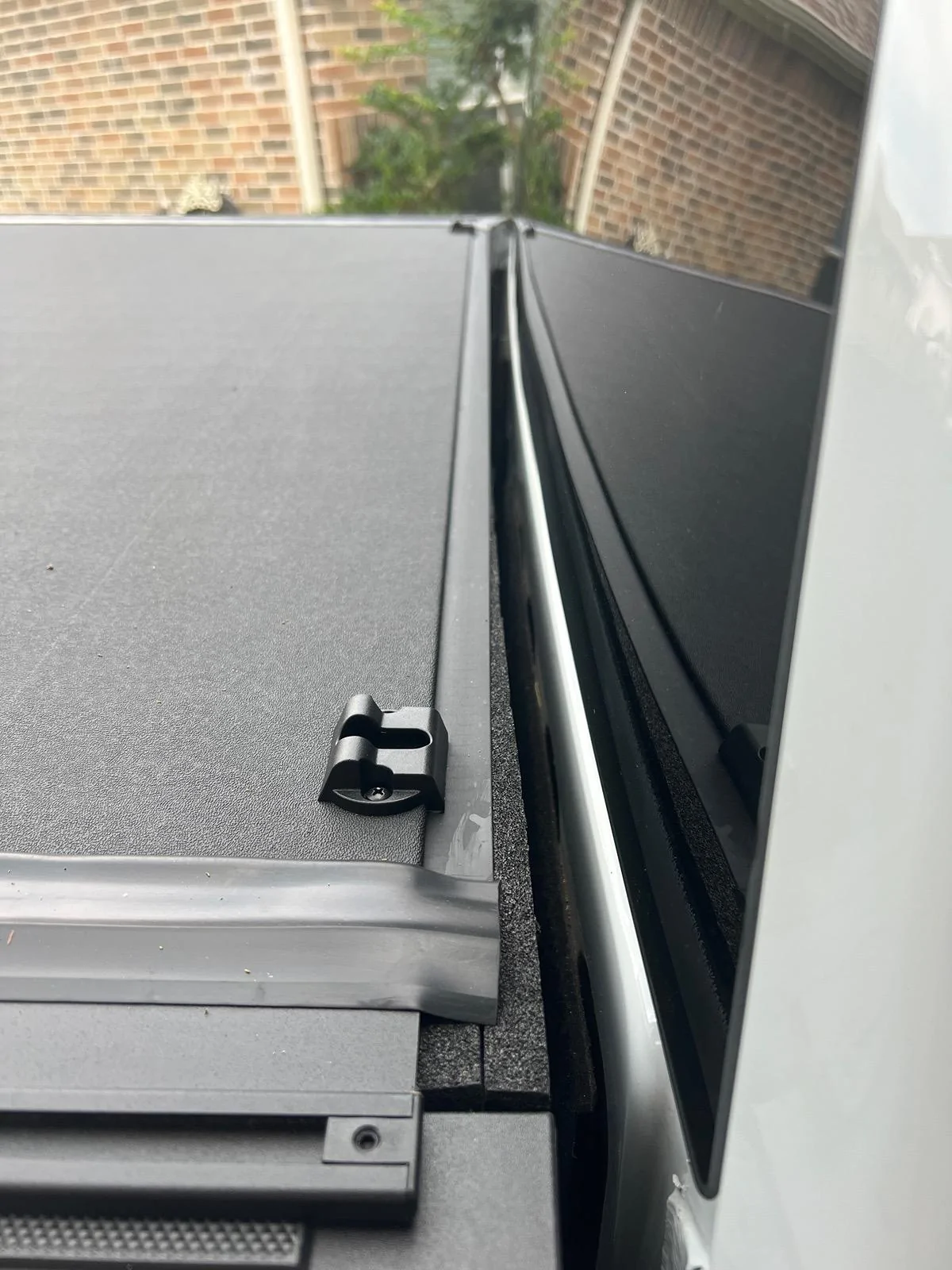 How to install the RealTruck BAK Revolver XT4s (tonneau with t-slot ...