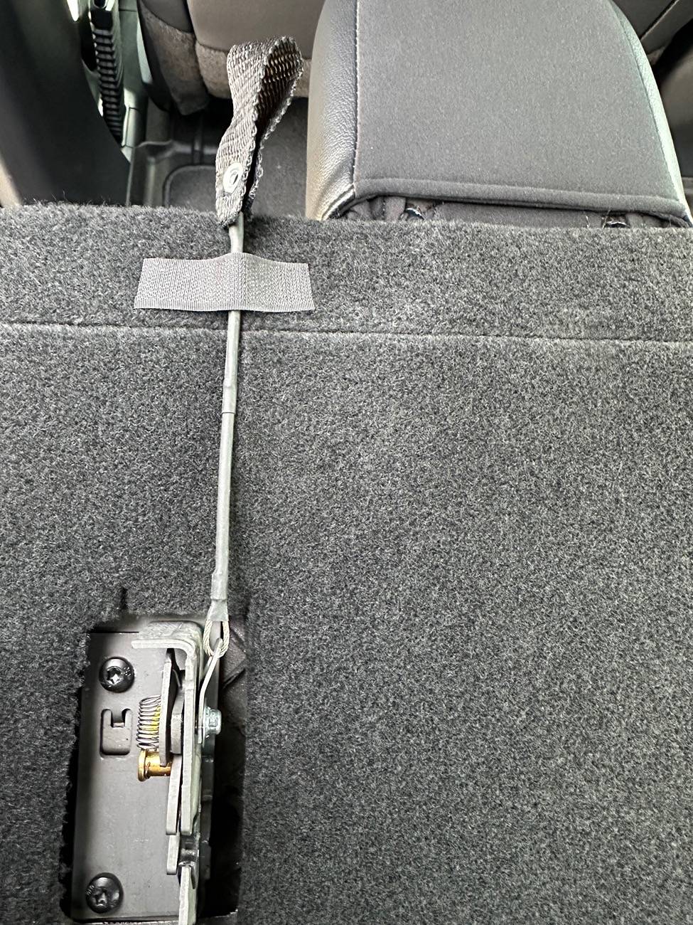 Driver's rear seat latch | F150gen14 -- 2021+ Ford F-150, Tremor ...