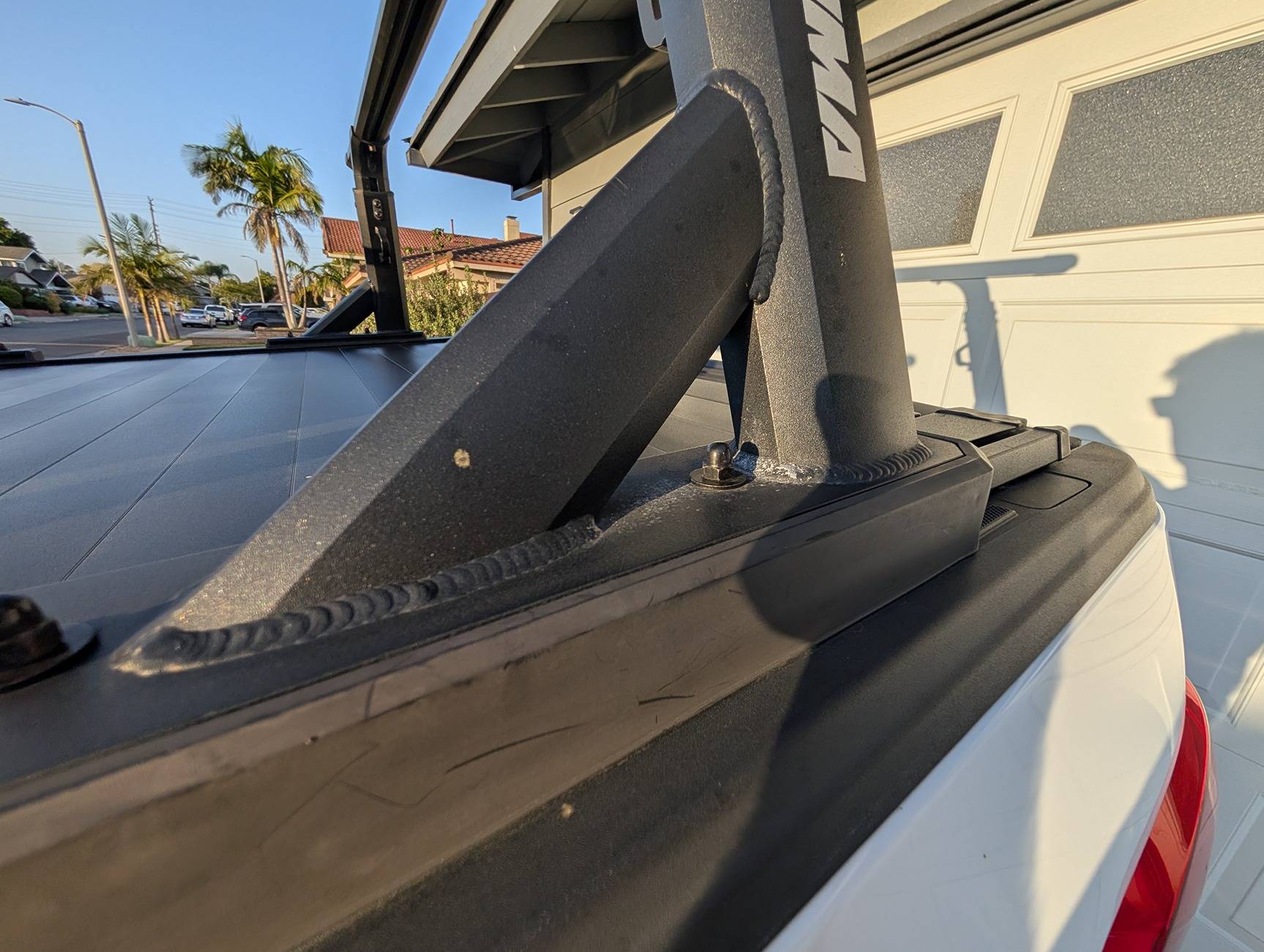 California - Retrax Pro XR Tonneau Cover & Yakima Overhaul HD Rack - 5. ...