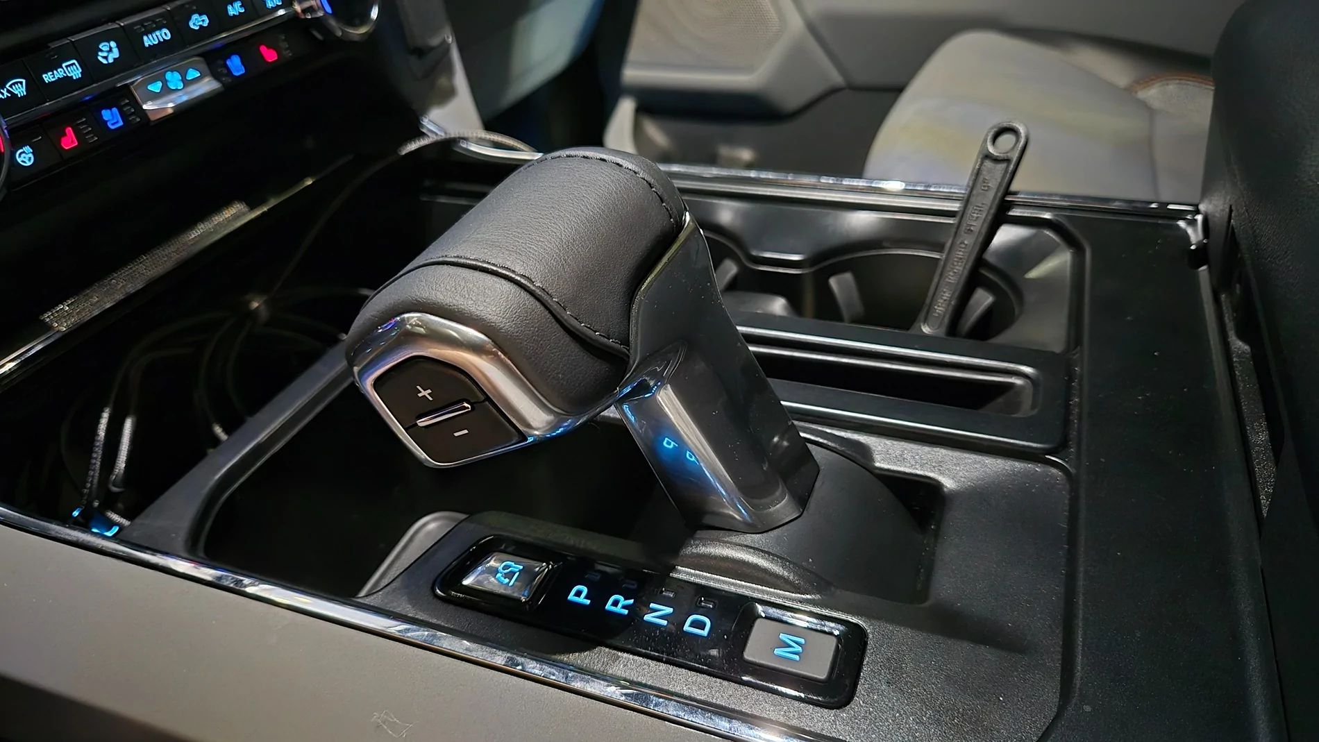 Fold down shifter won't come up - 24 F150 Lariat issue | F150gen14 ...