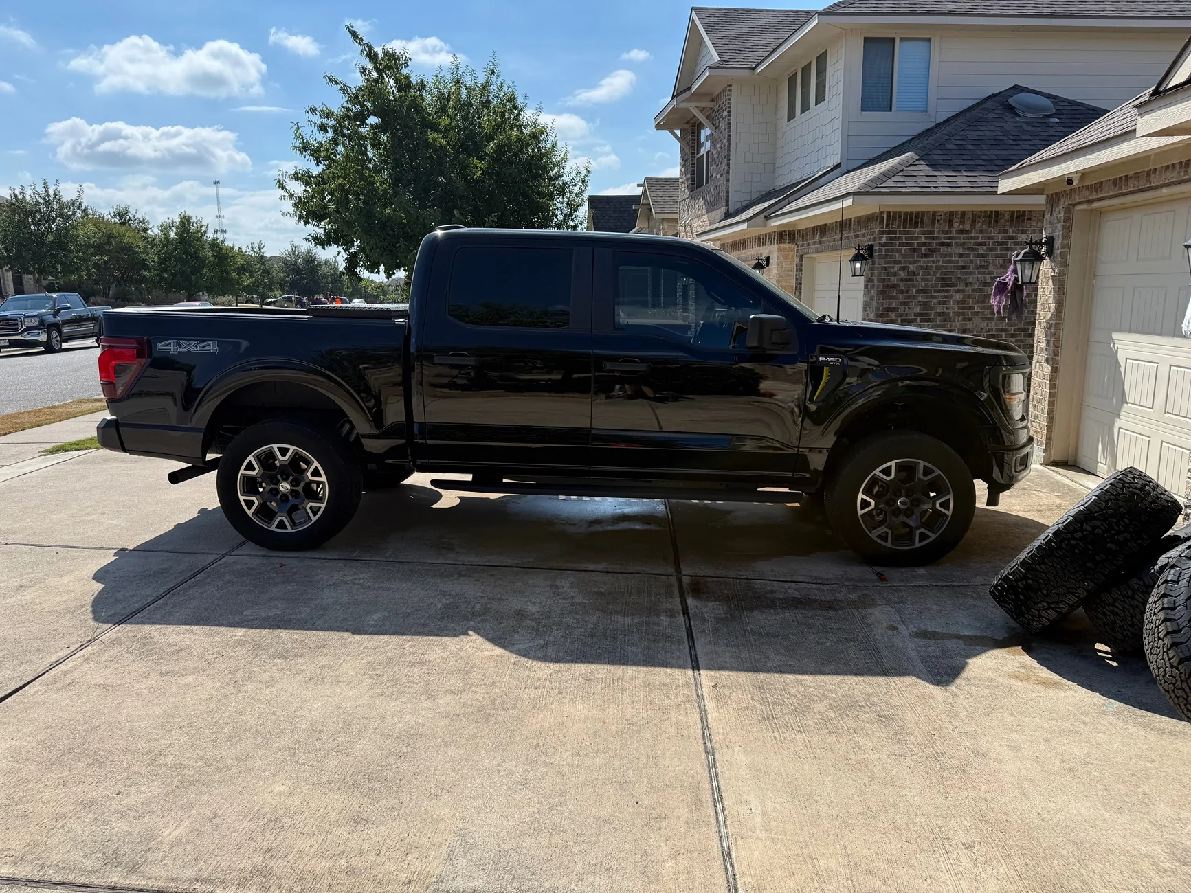 Upgraded to Raptor wheels and tires. | F150gen14 -- 2021+ Ford F-150 ...