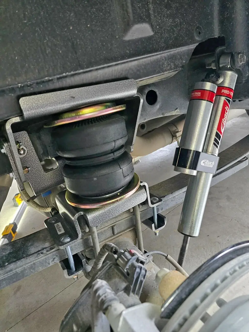 Pacbrake Air Suspension helper bags installed | F150gen14 -- 2021+ Ford ...
