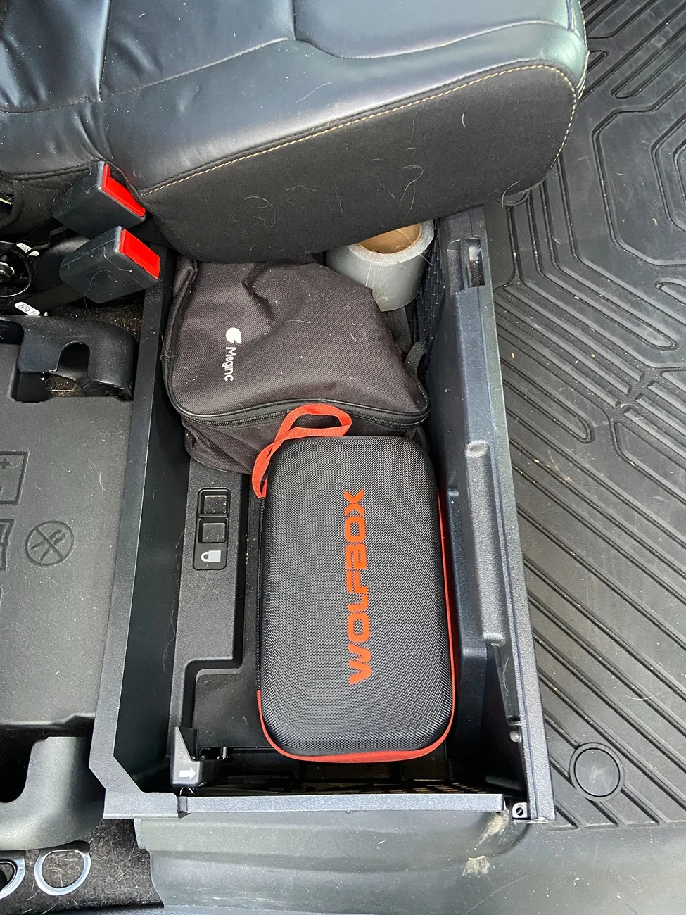 Review: WOLFBOX 4-in-1 Jump Starter 4000A- Air Compressor 160psi- Light ...