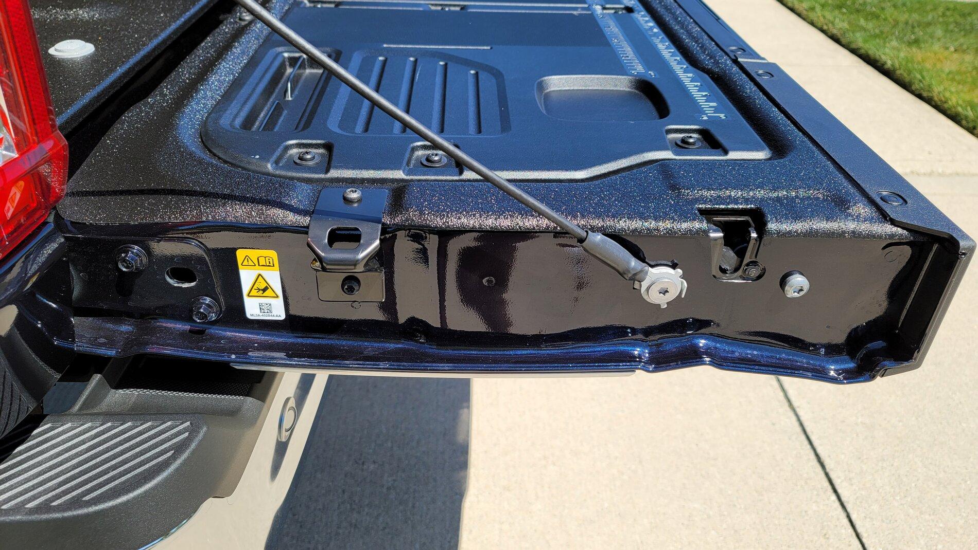Spray-In Liner with tailgate work surface | F150gen14 -- 2021+ Ford F ...