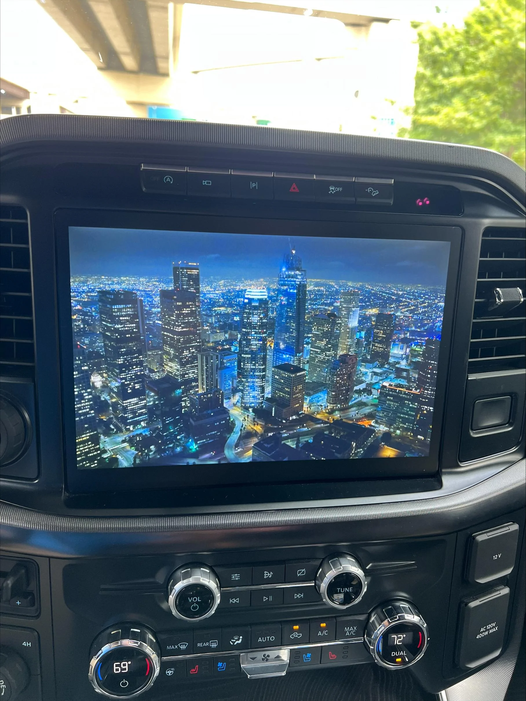 SYNC4's 12" screen display is beautiful when used for full-screen ...