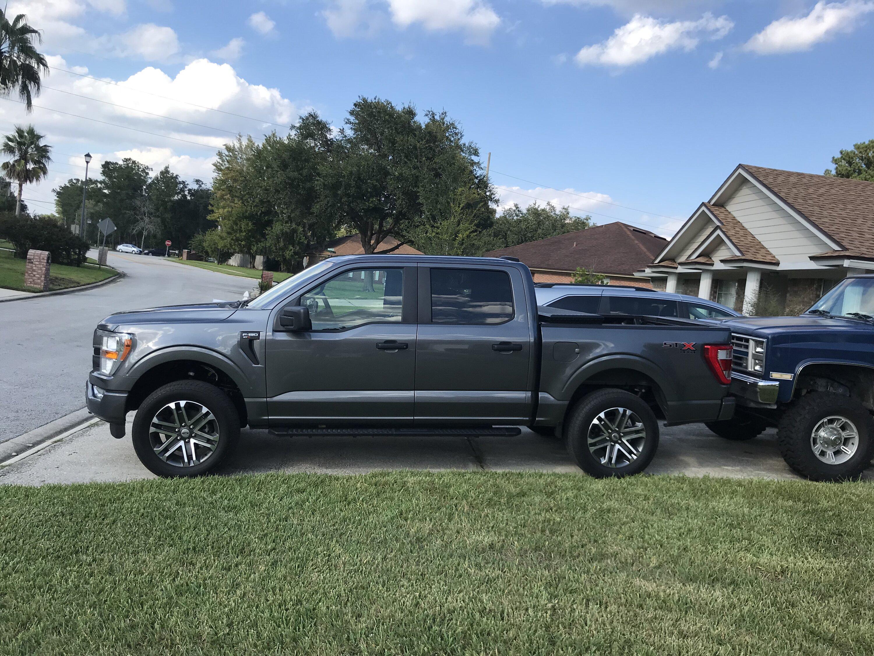 2022 F150 Screw STX 4x4 on 2" Rough Country Lift Kit | F150gen14 ...