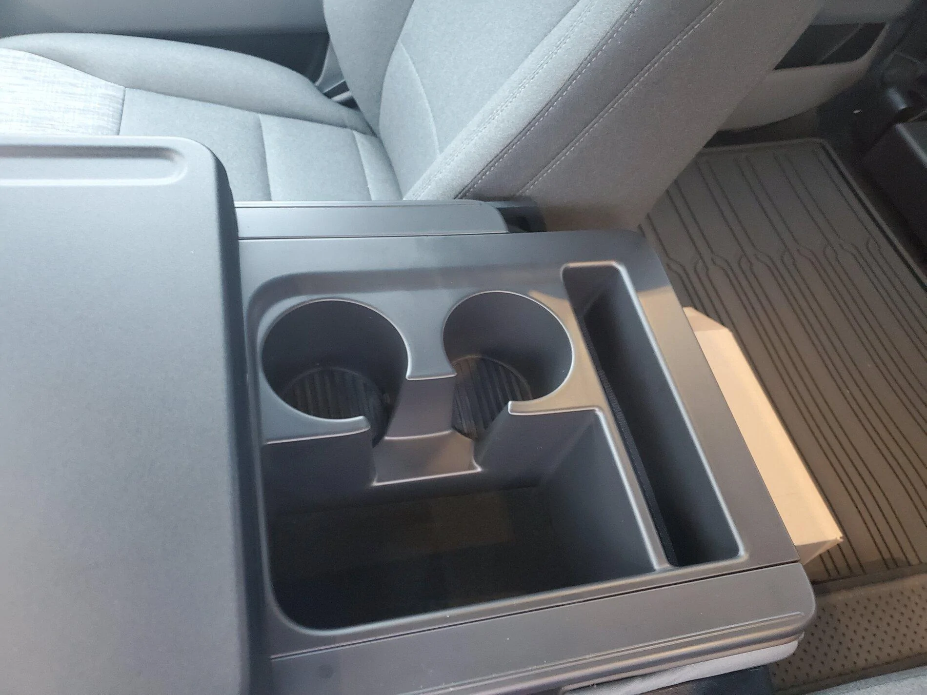 40/20/40 seating + center work surface --- be aware the part you rest ...