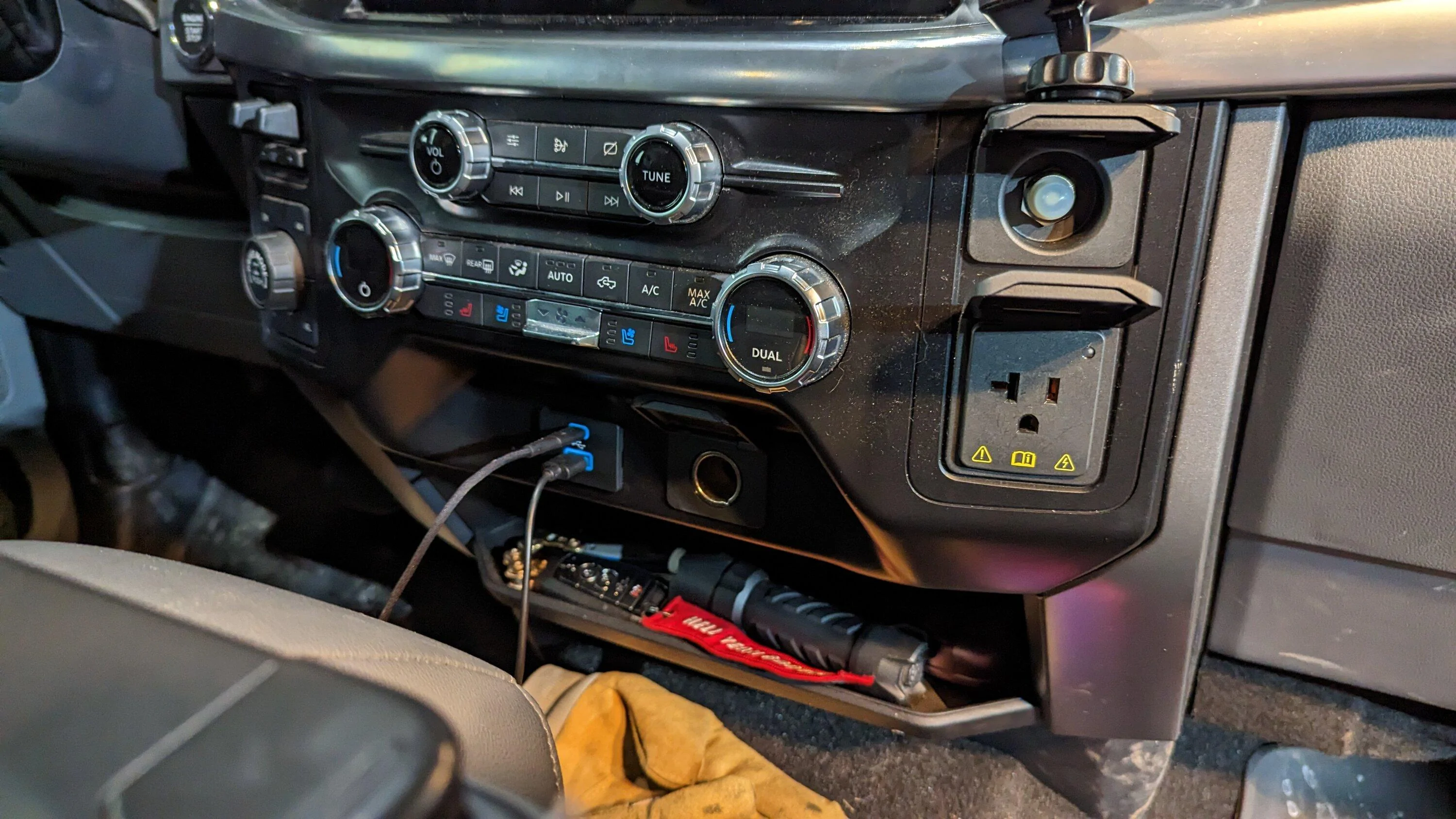 12 Volt receptacle in Powerboost? | F150gen14 -- 2021+ Ford F-150 ...