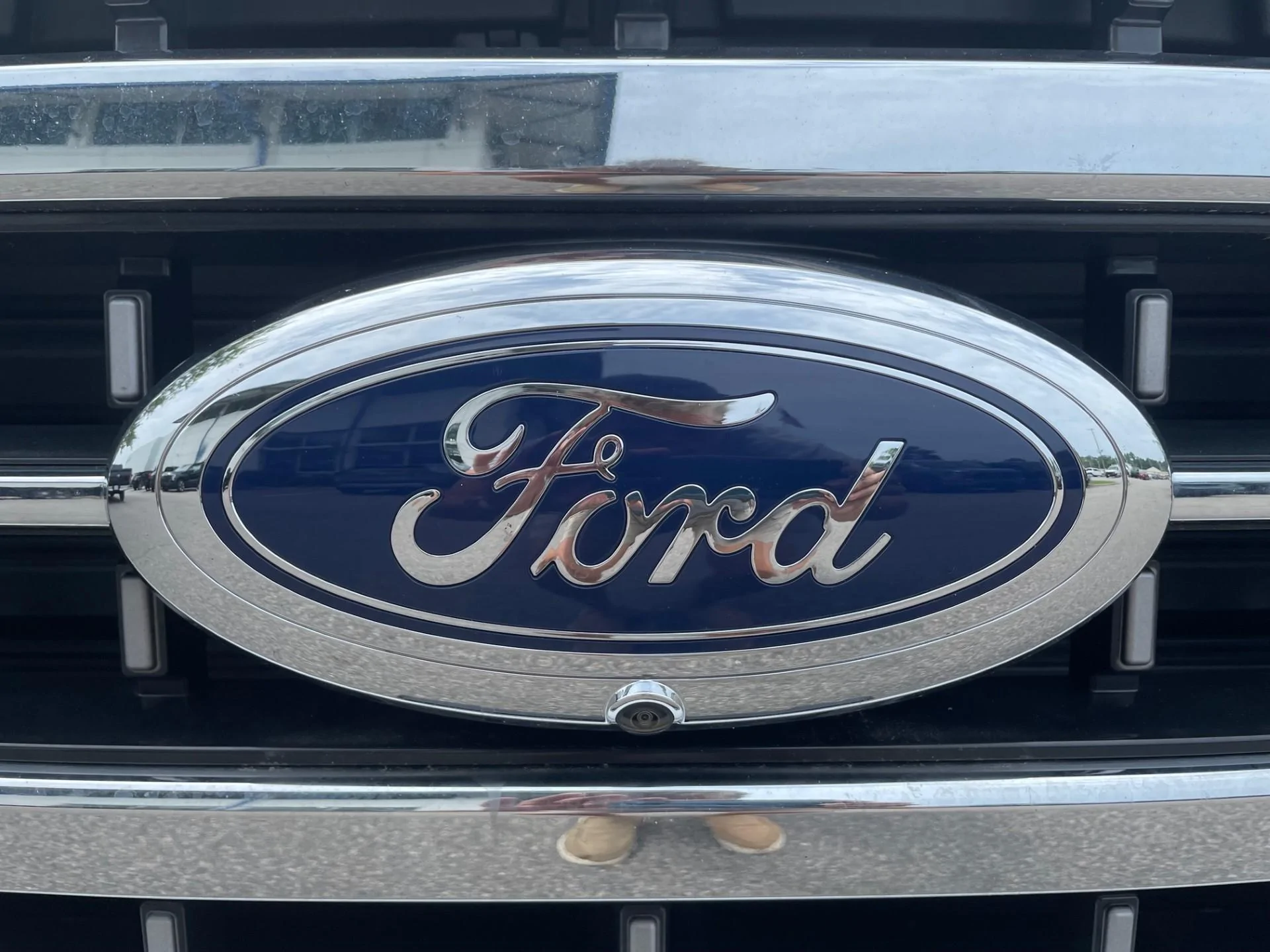 '23 Lariat front emblem with camera and no washer | F150gen14 -- 2021 ...
