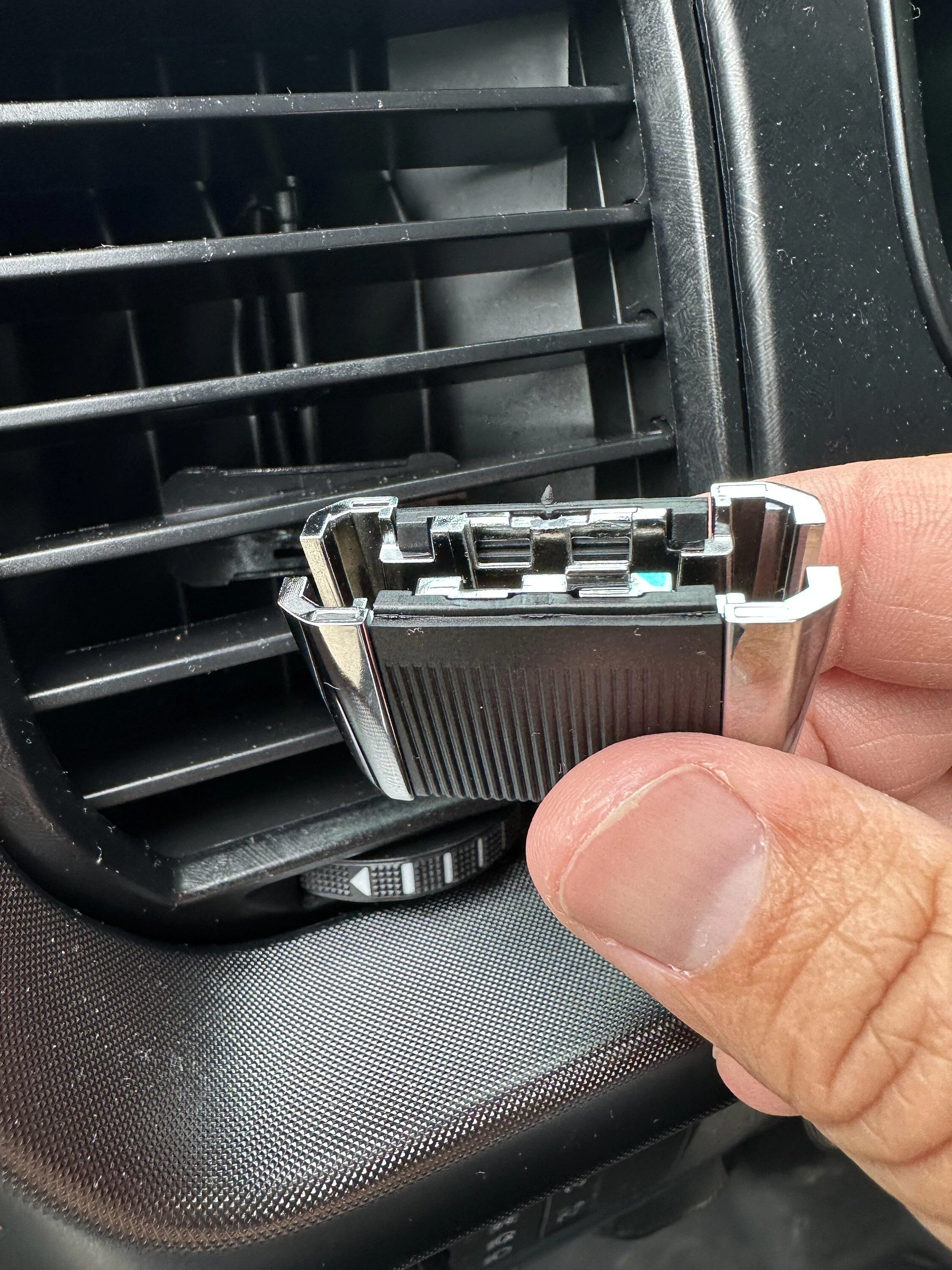 Vent handles coming off | F150gen14 -- 2021+ Ford F-150, Tremor, Raptor Forum (14th Gen) | News ...